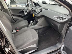 Black Peugeot 208 2017 in Taurage, with an engine capacity of 1.20 L and mileage of 91 thousand km for 3900 €, photo 21 on AUTOMOTO.COM.LV