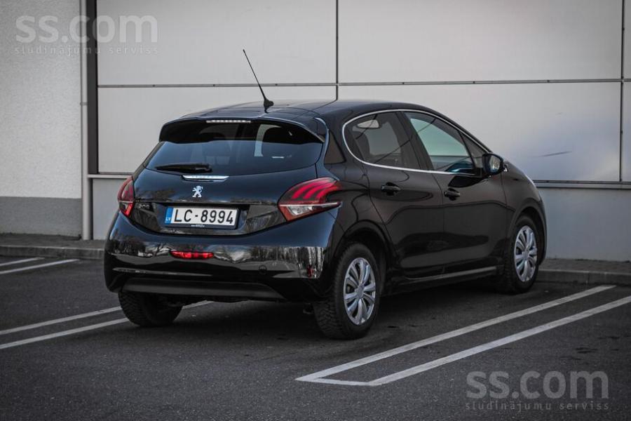 Melns Peugeot 208 2018 Rīga, ar dzinēja tilpumu 1.60 L un nobraukumu 86 tūkst. km par 7500 €, foto 5 vietnē AUTOMOTO.COM.LV