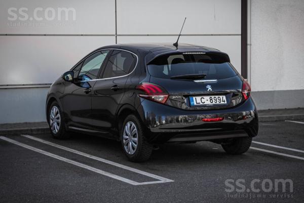 Black Peugeot 208 2018 in Riga, with an engine capacity of 1.60 L and mileage of 86 thousand km for 7500 €, photo 6 on AUTOMOTO.COM.LV