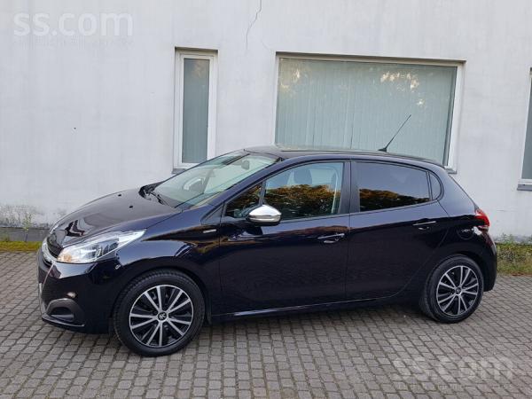 Black Peugeot 208 2019 in Riga, with an engine capacity of 1.20 L and mileage of 140 thousand km for 5100 €, photo 3 on AUTOMOTO.COM.LV