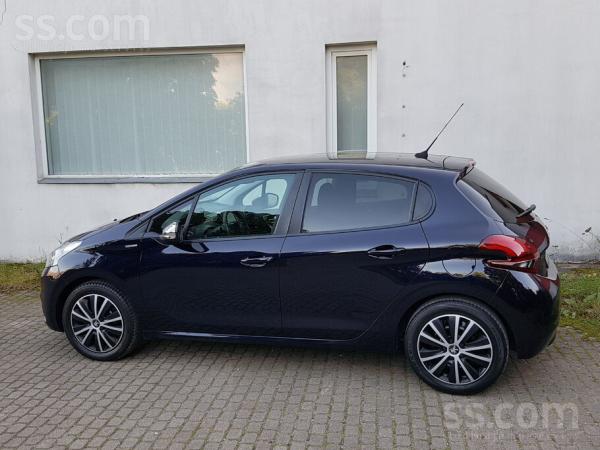Black Peugeot 208 2019 in Riga, with an engine capacity of 1.20 L and mileage of 140 thousand km for 5100 €, photo 4 on AUTOMOTO.COM.LV