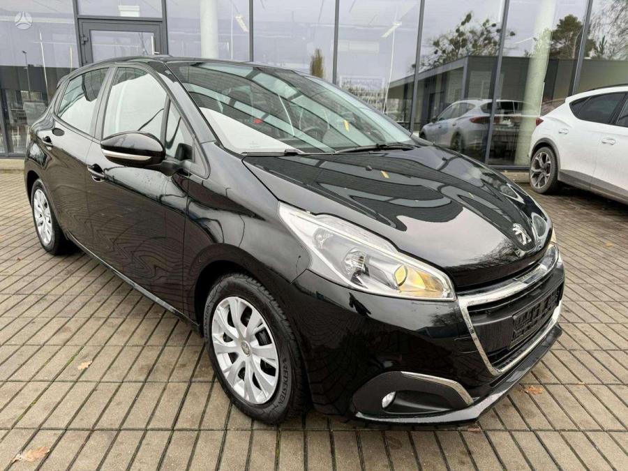 Black Peugeot 208 2019 in Kaunas, with an engine capacity of 1.20 L and mileage of 192 thousand km for 4900 €, photo 3 on AUTOMOTO.COM.LV