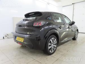 Black Peugeot 208 2020 in Riga, with an engine capacity of 1.40 L and mileage of 129 thousand km for 8945 €, photo 3 on AUTOMOTO.COM.LV