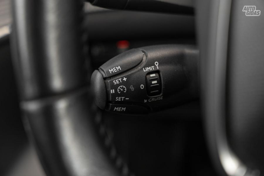 Black Peugeot 208 2020 in Vilnius, with an engine capacity of 0.00 L and mileage of 72 thousand km for 9999 €, photo 28 on AUTOMOTO.COM.LV