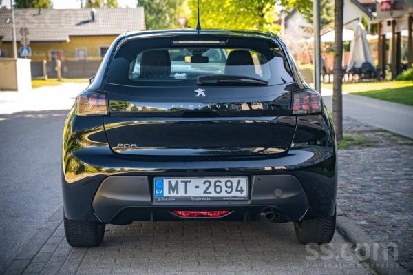 Black Peugeot 208 2021 in Riga, with an engine capacity of 1.20 L and mileage of 38 thousand km for 11990 €, photo 5 on AUTOMOTO.COM.LV