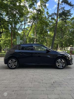 Black Peugeot 208 2021 in Vilnius, with an engine capacity of 1.20 L and mileage of 33 thousand km for 14300 €, photo 8 on AUTOMOTO.COM.LV