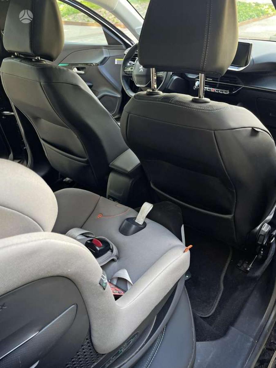 Black Peugeot 208 2021 in Vilnius, with an engine capacity of 1.20 L and mileage of 33 thousand km for 14300 €, photo 13 on AUTOMOTO.COM.LV