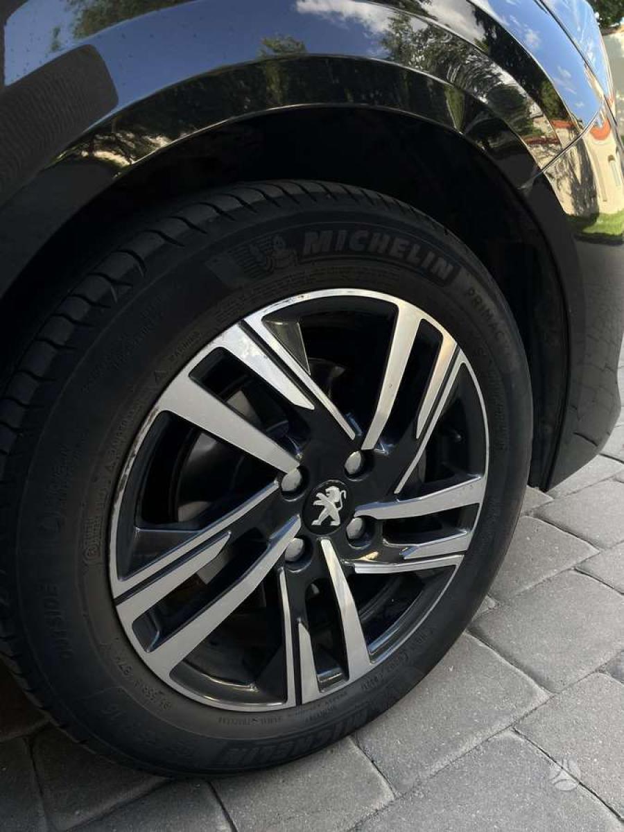 Black Peugeot 208 2021 in Vilnius, with an engine capacity of 1.20 L and mileage of 33 thousand km for 14300 €, photo 14 on AUTOMOTO.COM.LV