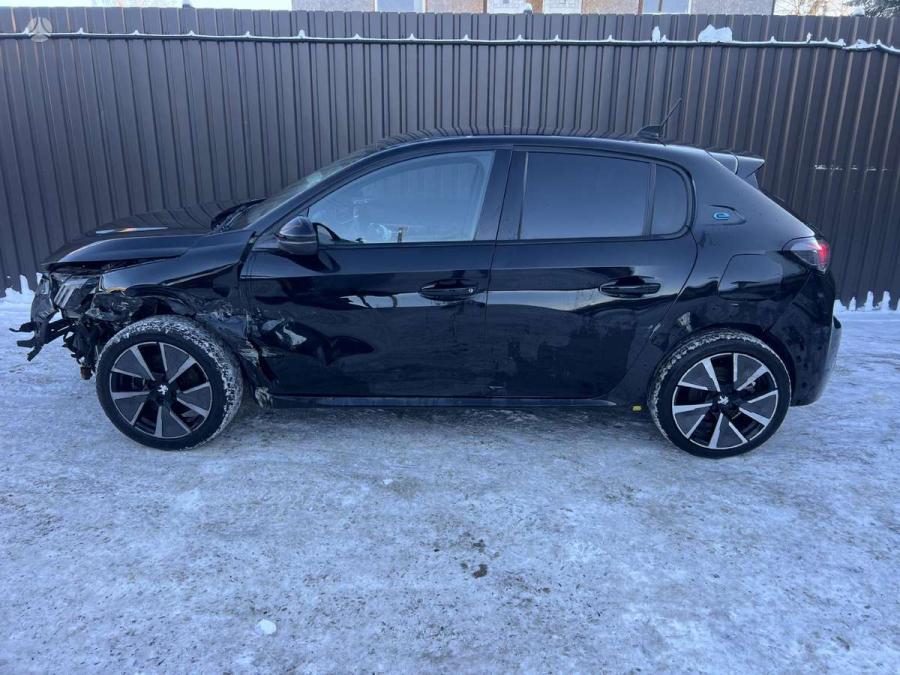 Black Peugeot 208 2022 in Kaunas, with an engine capacity of 0.00 L and mileage of 74 thousand km for 6600 €, photo 5 on AUTOMOTO.COM.LV