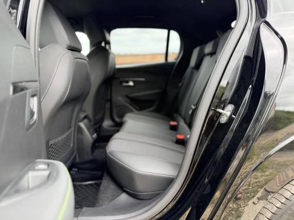 Melns Peugeot 208 2023 Rīga, ar dzinēja tilpumu 0.00 L un nobraukumu 49 tūkst. km par 18995 €, foto 7 vietnē AUTOMOTO.COM.LV