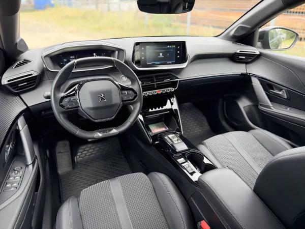 Melns Peugeot 208 2023 Rīga, ar dzinēja tilpumu 0.00 L un nobraukumu 49 tūkst. km par 18995 €, foto 10 vietnē AUTOMOTO.COM.LV
