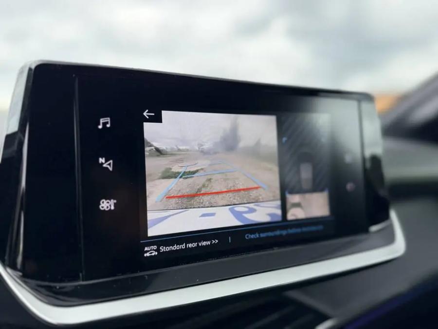 Melns Peugeot 208 2023 Rīga, ar dzinēja tilpumu 0.00 L un nobraukumu 49 tūkst. km par 18995 €, foto 22 vietnē AUTOMOTO.COM.LV