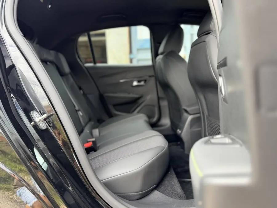 Melns Peugeot 208 2023 Rīga, ar dzinēja tilpumu 0.00 L un nobraukumu 49 tūkst. km par 18995 €, foto 24 vietnē AUTOMOTO.COM.LV