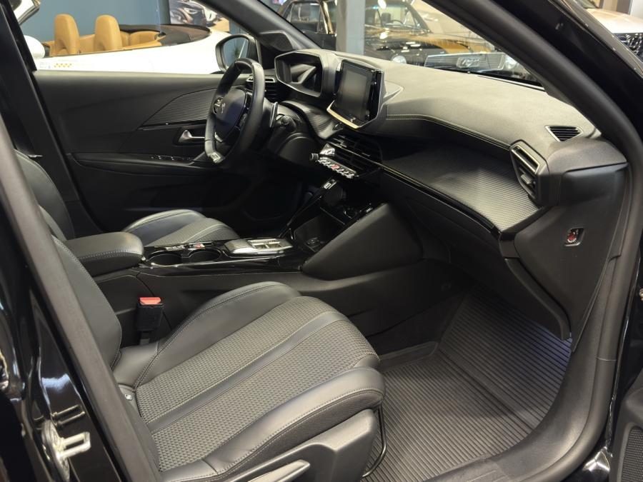 Black Peugeot 208 2023 in Riga, with an engine capacity of 1.20 L and mileage of 37 thousand km for 14990 €, photo 19 on AUTOMOTO.COM.LV