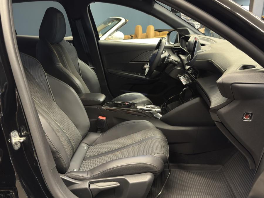 Black Peugeot 208 2023 in Riga, with an engine capacity of 1.20 L and mileage of 37 thousand km for 14990 €, photo 21 on AUTOMOTO.COM.LV