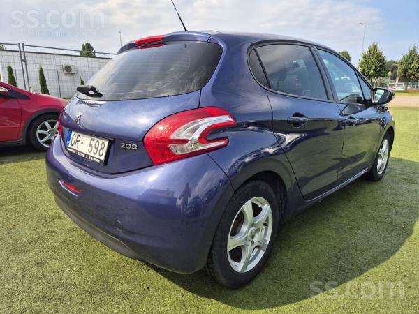Blue Peugeot 208 2012 in Liepaja, with an engine capacity of 1.40 L and mileage of 198 thousand km for 3800 €, photo 5 on AUTOMOTO.COM.LV
