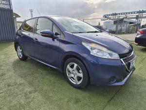 Blue Peugeot 208 2012 in Liepaja, with an engine capacity of 1.40 L and mileage of 198 thousand km for 3800 €, photo 4 on AUTOMOTO.COM.LV