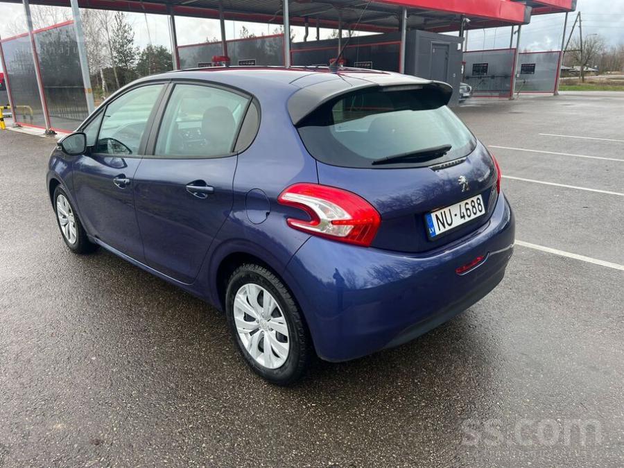 Blue Peugeot 208 2014 in Daugavpils, with an engine capacity of 1.40 L and mileage of 246 thousand km for 4450 €, photo 5 on AUTOMOTO.COM.LV