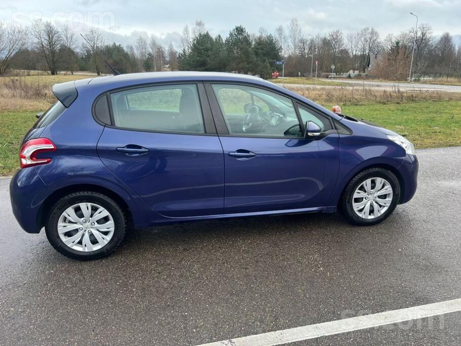 Blue Peugeot 208 2014 in Daugavpils, with an engine capacity of 1.40 L and mileage of 246 thousand km for 4450 €, photo 6 on AUTOMOTO.COM.LV