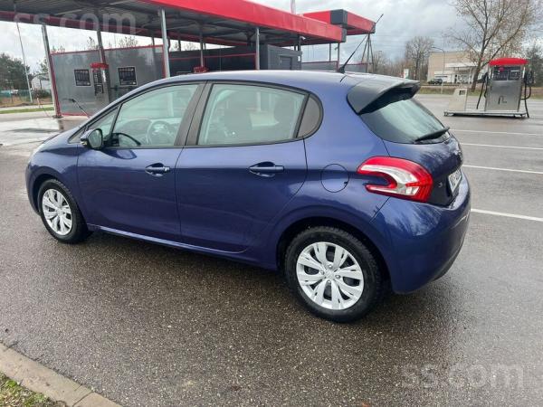 Blue Peugeot 208 2014 in Daugavpils, with an engine capacity of 1.40 L and mileage of 246 thousand km for 4450 €, photo 6 on AUTOMOTO.COM.LV