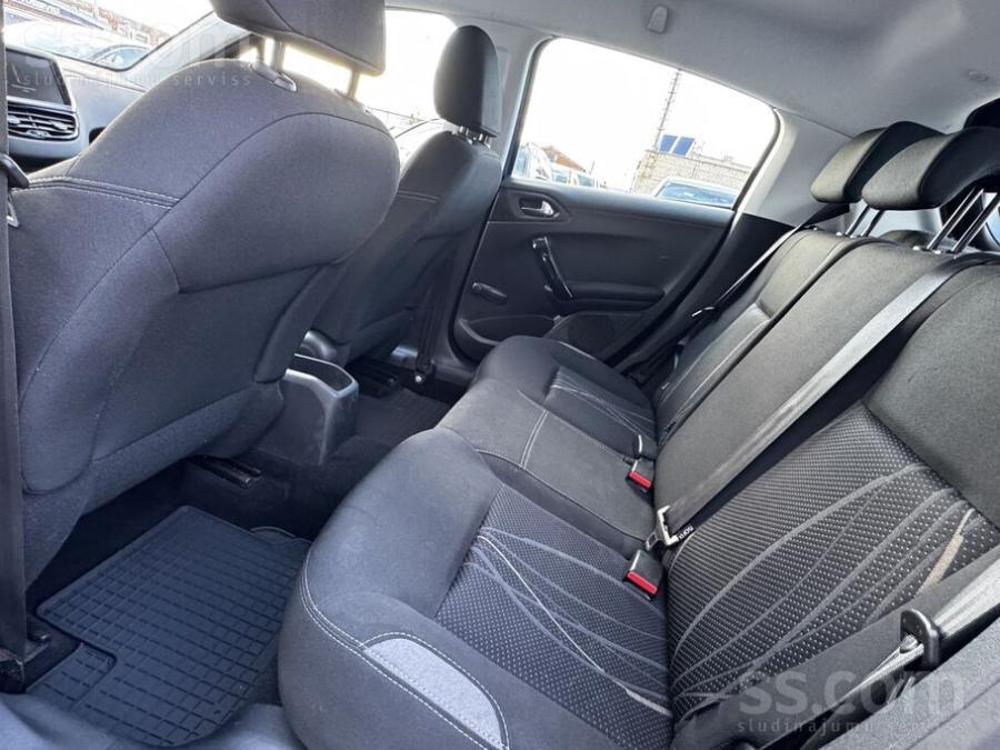 Zils Peugeot 208 2014 Daugavpils, ar dzinēja tilpumu 1.40 L un nobraukumu 0 tūkst. km par 4800 €, foto 28 vietnē AUTOMOTO.COM.LV