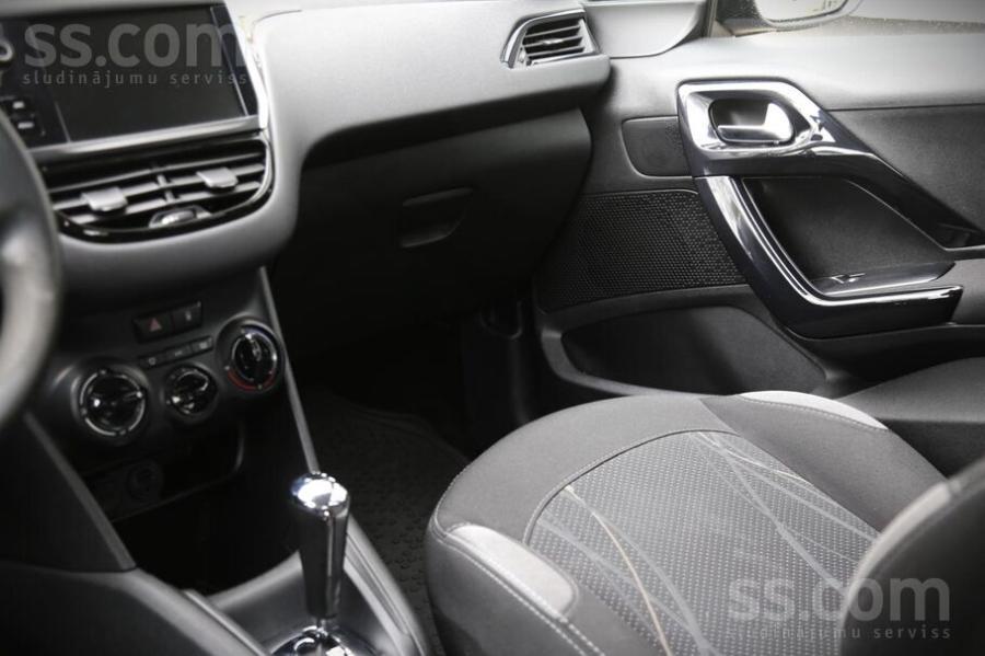 Zils Peugeot 208 2015 Rīga, ar dzinēja tilpumu 1.20 L un nobraukumu 191 tūkst. km par 3995 €, foto 9 vietnē AUTOMOTO.COM.LV