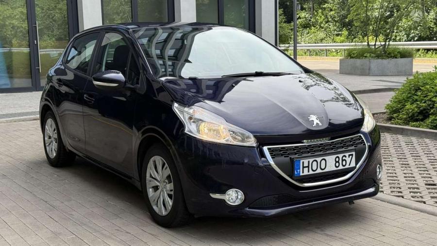 Blue Peugeot 208 2015 in Vilnius, with an engine capacity of 1.40 L and mileage of 158 thousand km for 2950 €, photo 4 on AUTOMOTO.COM.LV