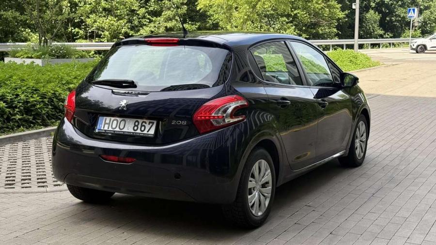 Blue Peugeot 208 2015 in Vilnius, with an engine capacity of 1.40 L and mileage of 158 thousand km for 2950 €, photo 5 on AUTOMOTO.COM.LV