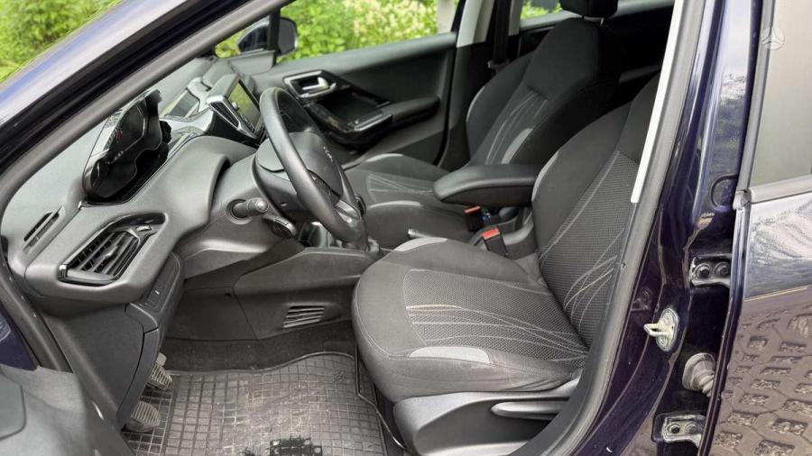 Blue Peugeot 208 2015 in Vilnius, with an engine capacity of 1.40 L and mileage of 158 thousand km for 2950 €, photo 8 on AUTOMOTO.COM.LV