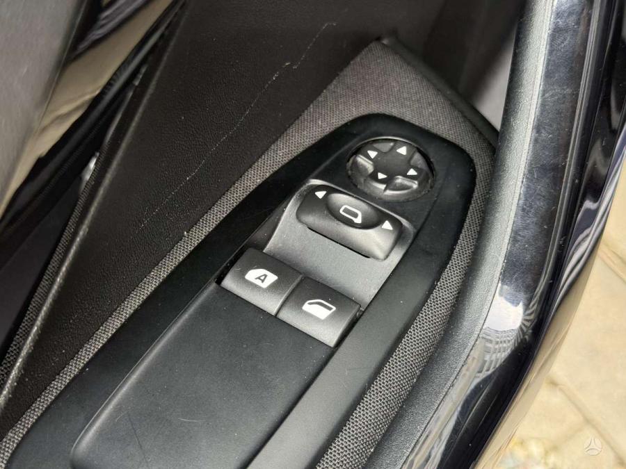 Blue Peugeot 208 2015 in Vilnius, with an engine capacity of 1.40 L and mileage of 158 thousand km for 2950 €, photo 11 on AUTOMOTO.COM.LV