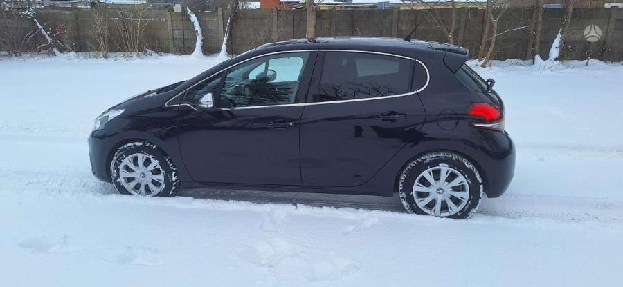 Blue Peugeot 208 2016 in Telschi, with an engine capacity of 1.60 L and mileage of 168 thousand km for 4500 €, photo 8 on AUTOMOTO.COM.LV