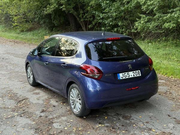 Синий Пежо 208 2016 в Вильнюс, объемом двигателя 1.20 л и пробегом 75 тыс. км за 4500 €, фото 7 на AUTOMOTO.COM.LV