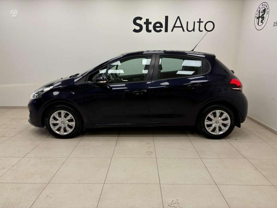 Blue Peugeot 208 2017 in Vilnius, with an engine capacity of 1.56 L and mileage of 236 thousand km for 5445 €, photo 4 on AUTOMOTO.COM.LV