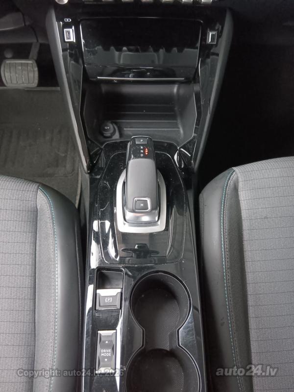 Blue Peugeot 208 2021 in Tallinn, with an engine capacity of 1.20 L and mileage of 46 thousand km for 12990 €, photo 11 on AUTOMOTO.COM.LV