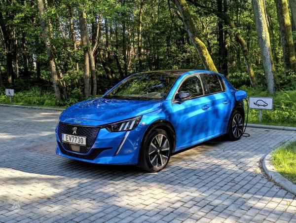 Blue Peugeot 208 2021 in Kaunas, with an engine capacity of 0.00 L and mileage of 95 thousand km for 10000 €, photo 1 on AUTOMOTO.COM.LV