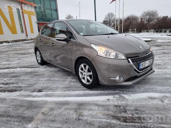 Brown Peugeot 208 2012 in Daugavpils, with an engine capacity of 1.40 L and mileage of 171 thousand km for 3500 €, photo 1 on AUTOMOTO.COM.LV