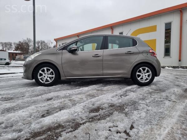 Brown Peugeot 208 2012 in Daugavpils, with an engine capacity of 1.40 L and mileage of 171 thousand km for 3500 €, photo 2 on AUTOMOTO.COM.LV