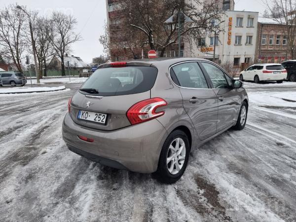 Brown Peugeot 208 2012 in Daugavpils, with an engine capacity of 1.40 L and mileage of 171 thousand km for 3500 €, photo 4 on AUTOMOTO.COM.LV