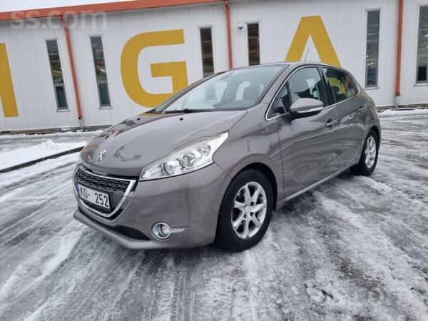 Brown Peugeot 208 2012 in Daugavpils, with an engine capacity of 1.40 L and mileage of 171 thousand km for 3500 €, photo 5 on AUTOMOTO.COM.LV