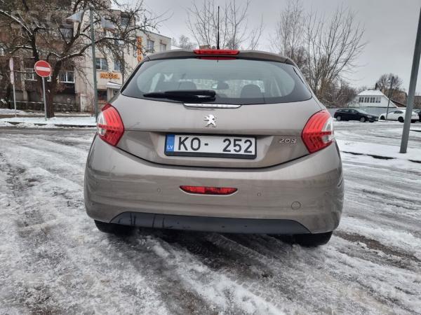 Brown Peugeot 208 2012 in Daugavpils, with an engine capacity of 1.40 L and mileage of 171 thousand km for 3500 €, photo 6 on AUTOMOTO.COM.LV