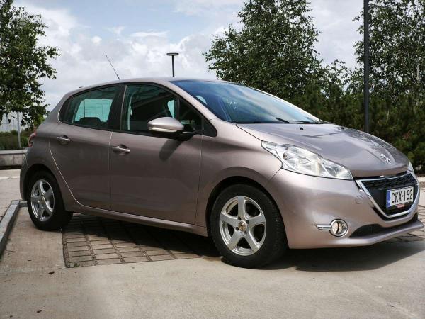 Brown Peugeot 208 2012 in Vilnius, with an engine capacity of 1.20 L and mileage of 172 thousand km for 3299 €, photo 1 on AUTOMOTO.COM.LV