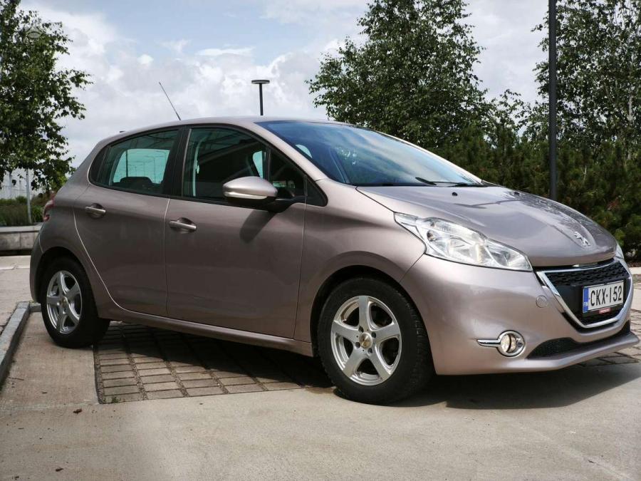 Brown Peugeot 208 2012 in Vilnius, with an engine capacity of 1.20 L and mileage of 172 thousand km for 3299 €, photo 1 on AUTOMOTO.COM.LV