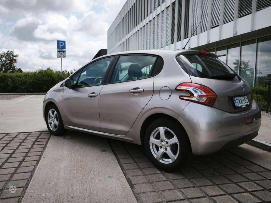 Brown Peugeot 208 2012 in Vilnius, with an engine capacity of 1.20 L and mileage of 172 thousand km for 3299 €, photo 4 on AUTOMOTO.COM.LV