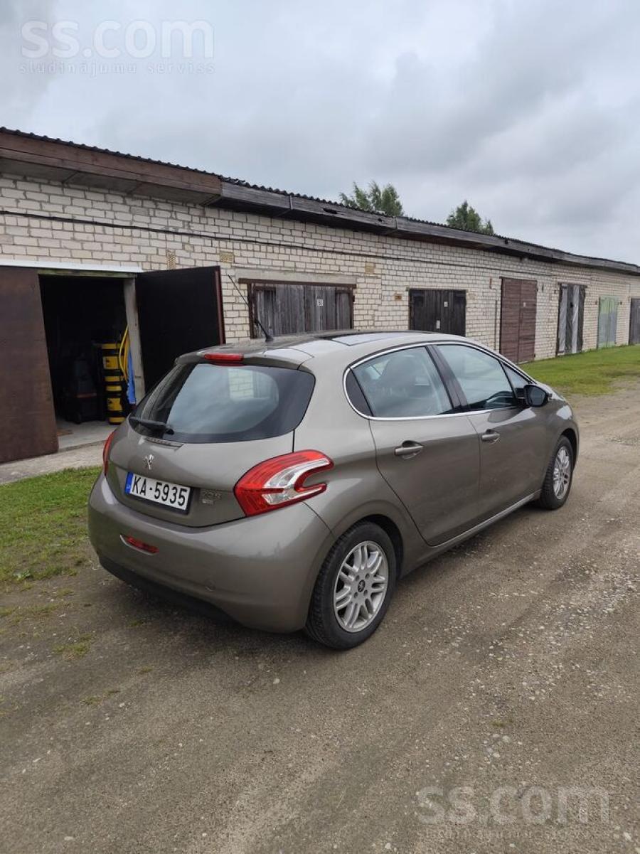 Brown Peugeot 208 2012 in Limbazi, with an engine capacity of 1.60 L and mileage of 100 thousand km for 3500 €, photo 4 on AUTOMOTO.COM.LV