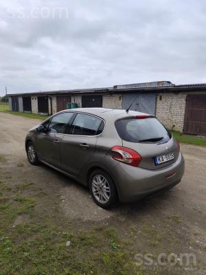 Brown Peugeot 208 2012 in Limbazi, with an engine capacity of 1.60 L and mileage of 100 thousand km for 3500 €, photo 5 on AUTOMOTO.COM.LV