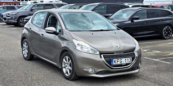 Brown Peugeot 208 2012 in Vilnius, with an engine capacity of 1.40 L and mileage of 214 thousand km for 2900 €, photo 3 on AUTOMOTO.COM.LV