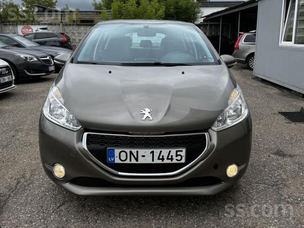 Brown Peugeot 208 2013 in Daugavpils, with an engine capacity of 1.20 L and mileage of 0 thousand km for 3800 €, photo 2 on AUTOMOTO.COM.LV