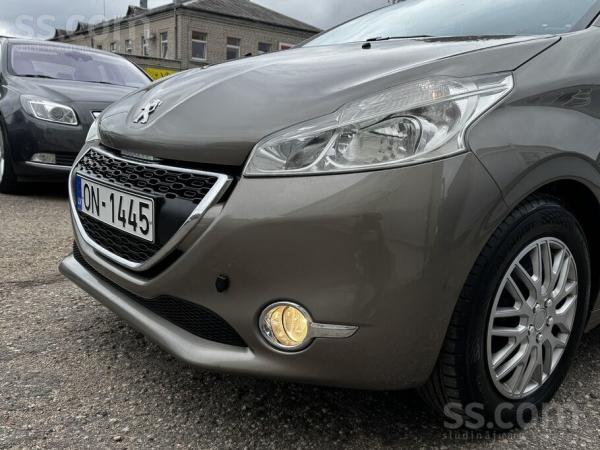 Brown Peugeot 208 2013 in Daugavpils, with an engine capacity of 1.20 L and mileage of 0 thousand km for 3800 €, photo 8 on AUTOMOTO.COM.LV
