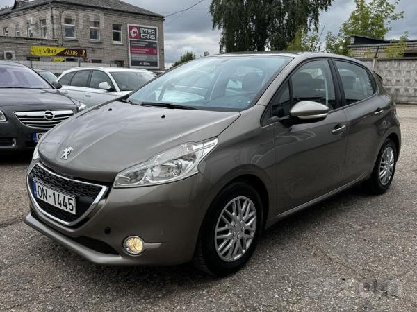 Brown Peugeot 208 2013 in Daugavpils, with an engine capacity of 1.20 L and mileage of 0 thousand km for 3800 €, photo 3 on AUTOMOTO.COM.LV