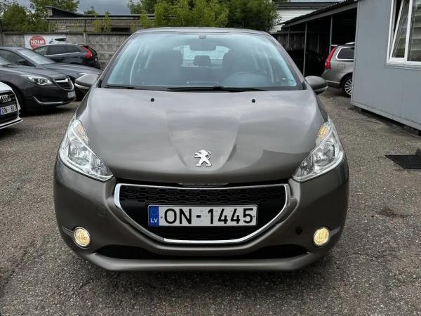 Brown Peugeot 208 2013 in Daugavpils, with an engine capacity of 1.20 L and mileage of 186 thousand km for 3800 €, photo 2 on AUTOMOTO.COM.LV